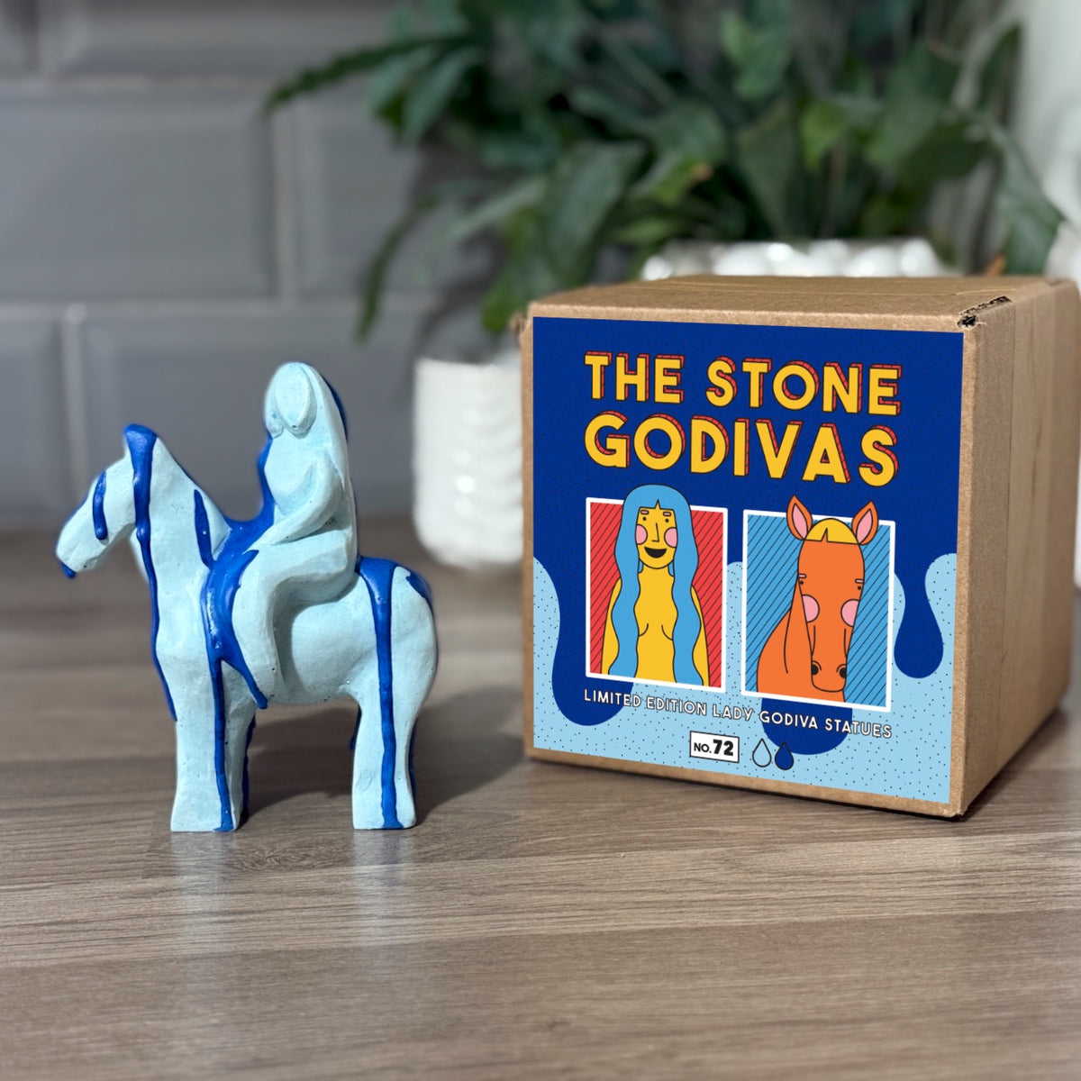 Sky Blue/Dark Blue Drip Stone Godiva statue (No.72) – Etch & Pin
